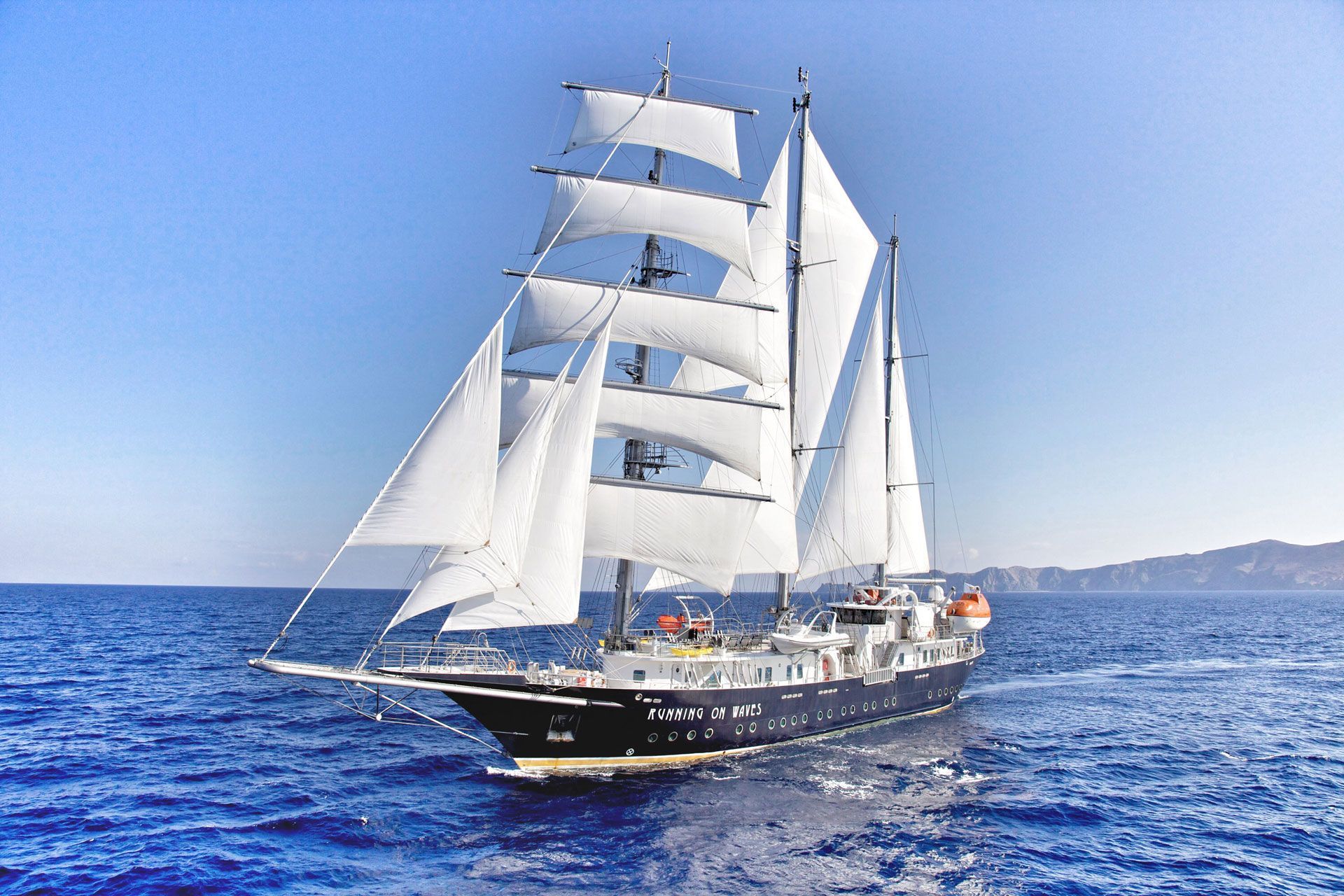 Se presenta al mercado español "Running on Waves", un exclusivo velero ...